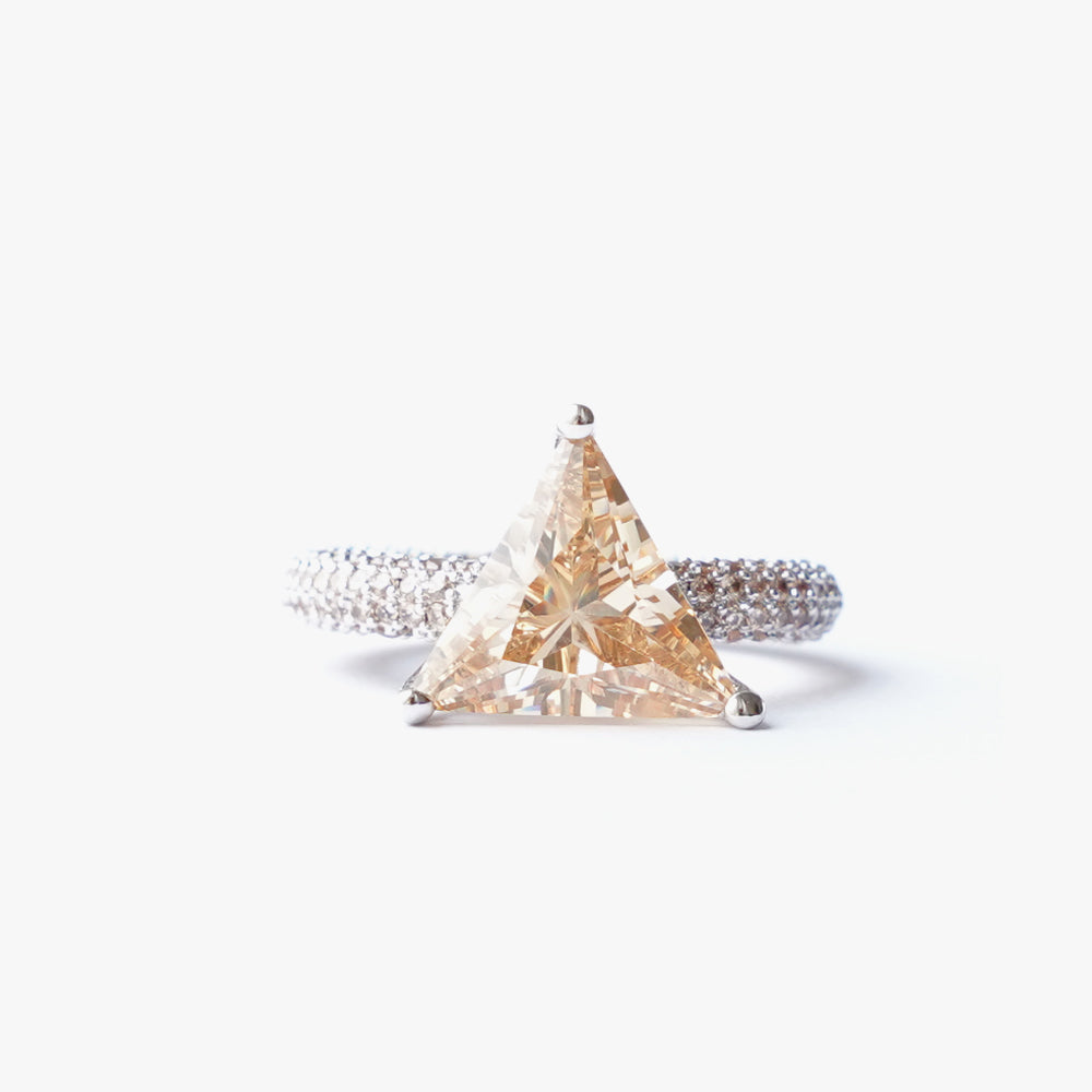 Mega triangle ring beige silver – Izabel Display