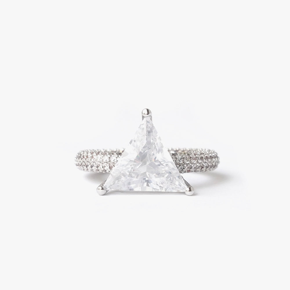 Mega triangle ring white silver – Izabel Display